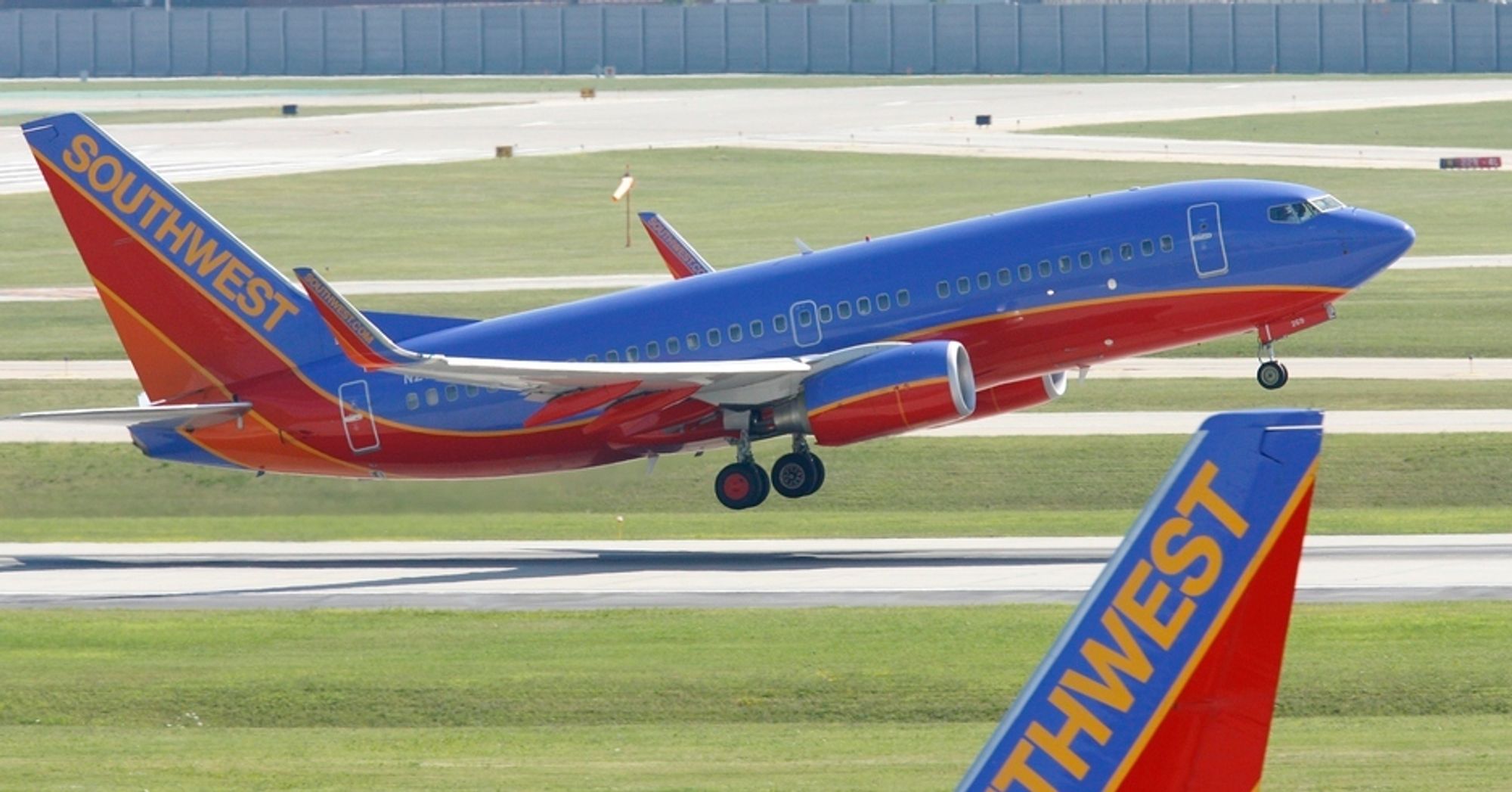 Har funnet sprekker i tre andre fly - Tu.no