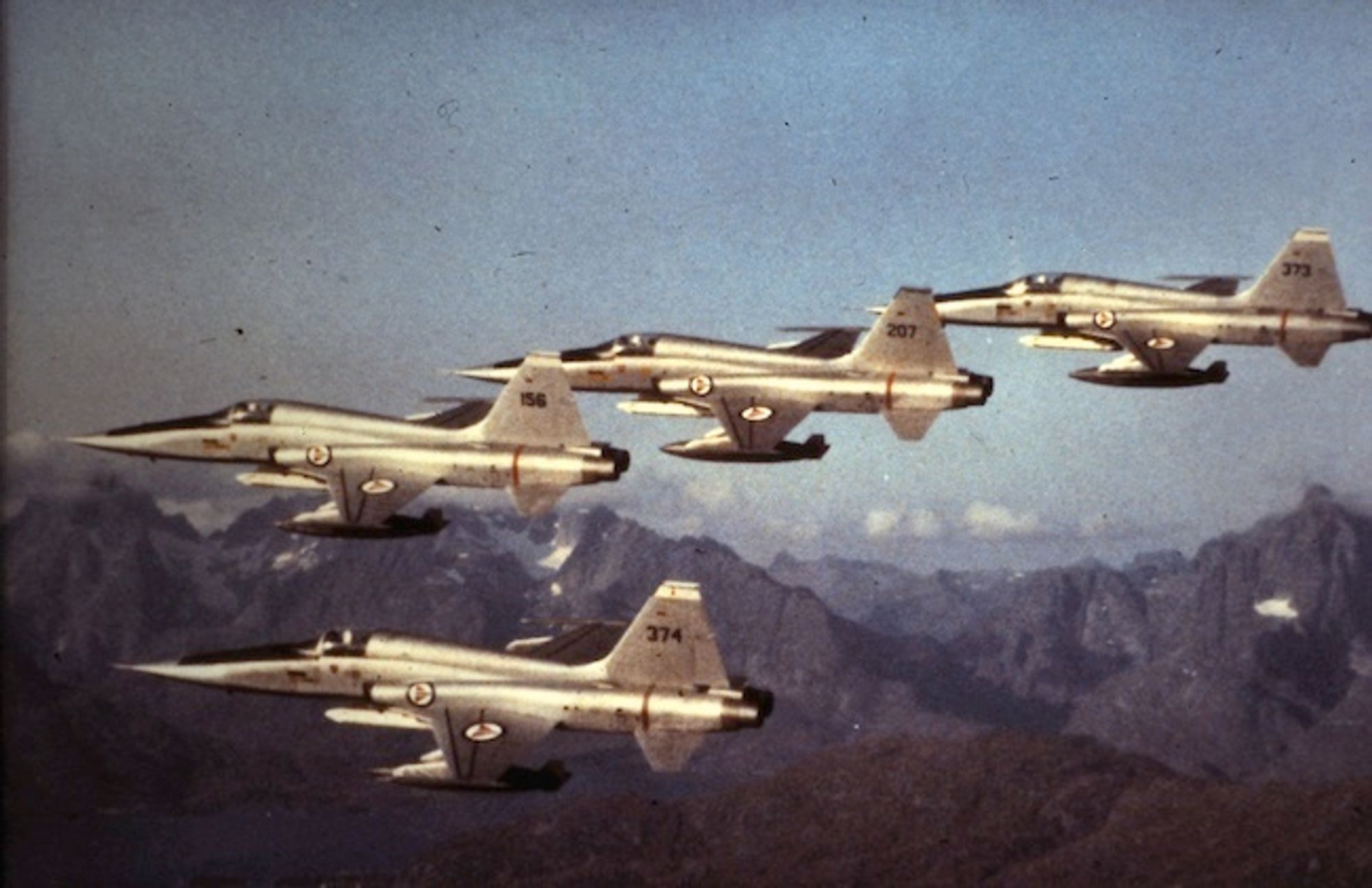 F-5 blir gitt bort - Tu.no