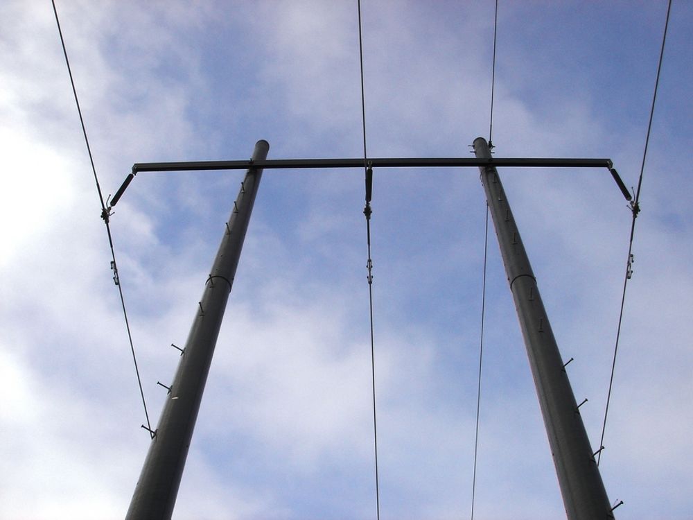 Kraftlinje stoppes av komposittprotest