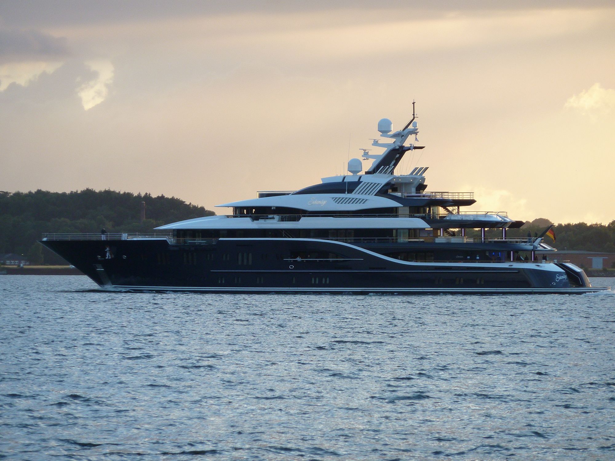 Hurtigruten og tysk verdensleder på luksusyachter redder Kleven - Tu.no