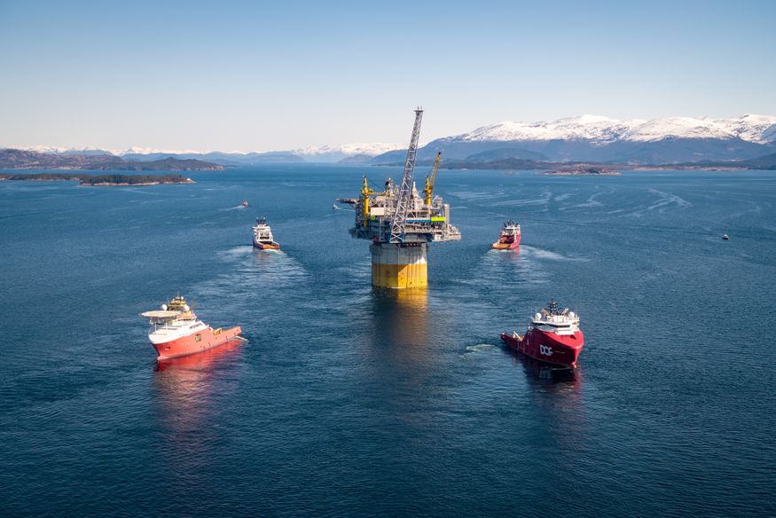 Nå har Aasta Hansteen startet den 900 kilometer lange reisen til ...