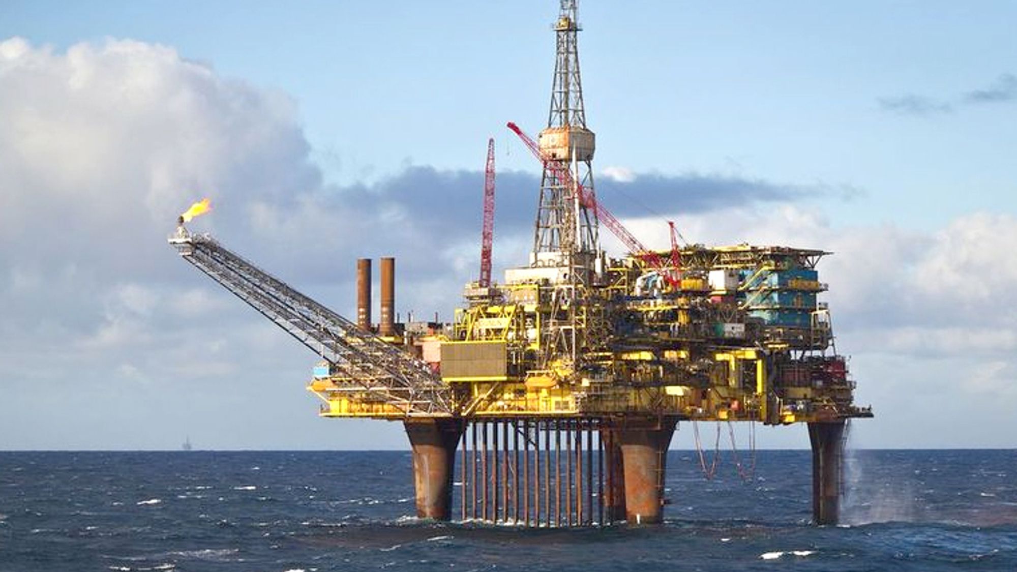 AF signerte riving av oljeplattform - AT.no