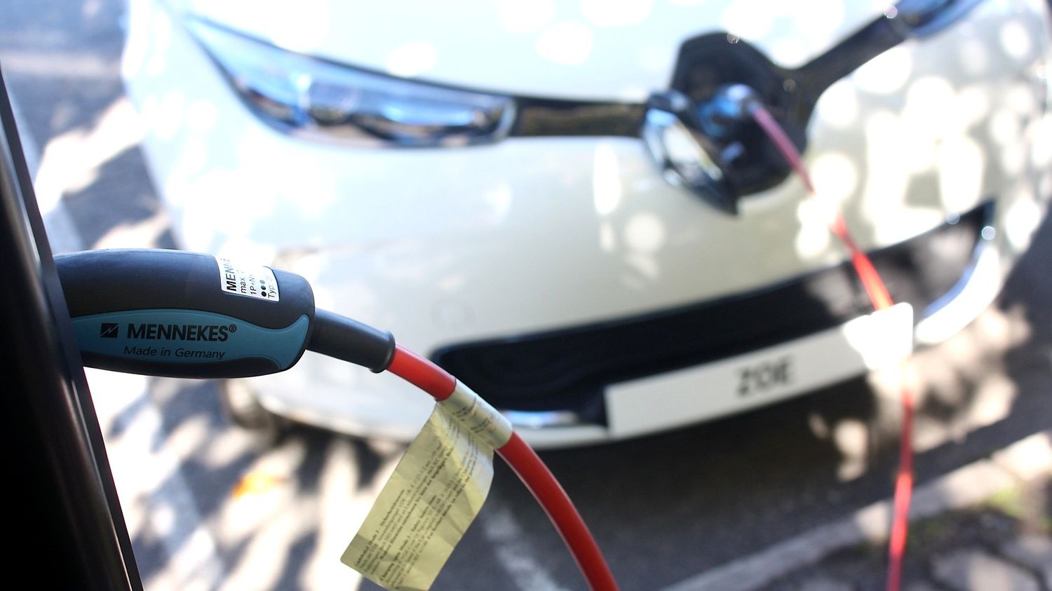 LADE ELBIL I LYN OG TORDENVÆR : Kan du lade elbilen når det lyner? - Tu.no