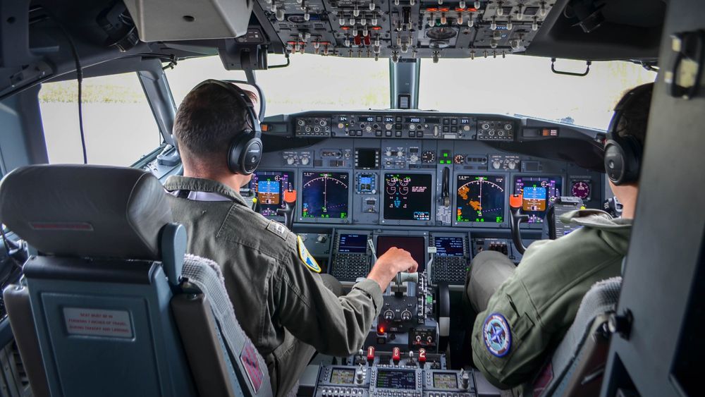 Nå er tolv norske ferdig utdannet på det nye overvåkingsflyet P-8 ...