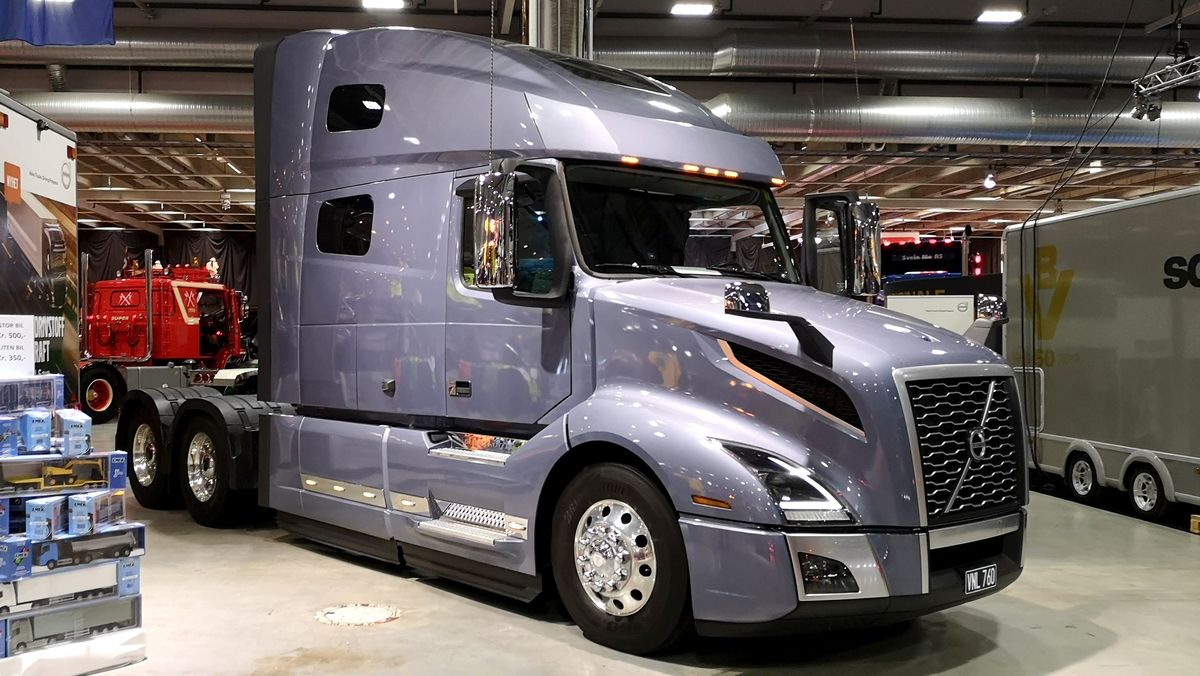 Volvo stilte ut snutebil i Lillestrøm - AT.no