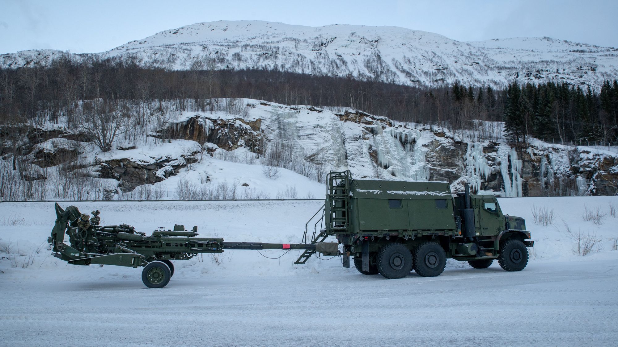 Det amerikanske militærutstyret er rullet ut av de norske fjellhallene ...