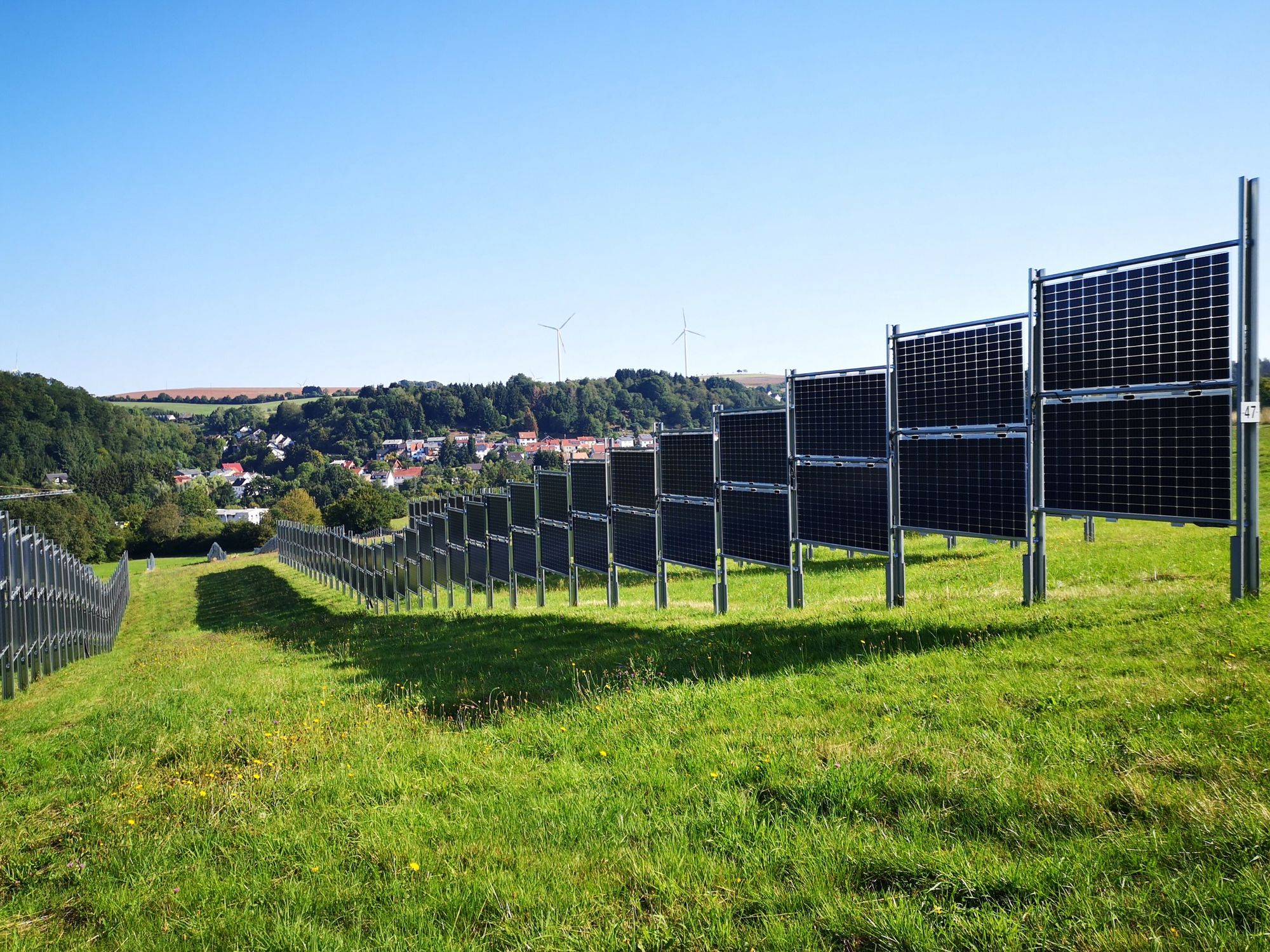 Lager stående solcellepanel. Egner seg spesielt godt for landbruket - Tu.no
