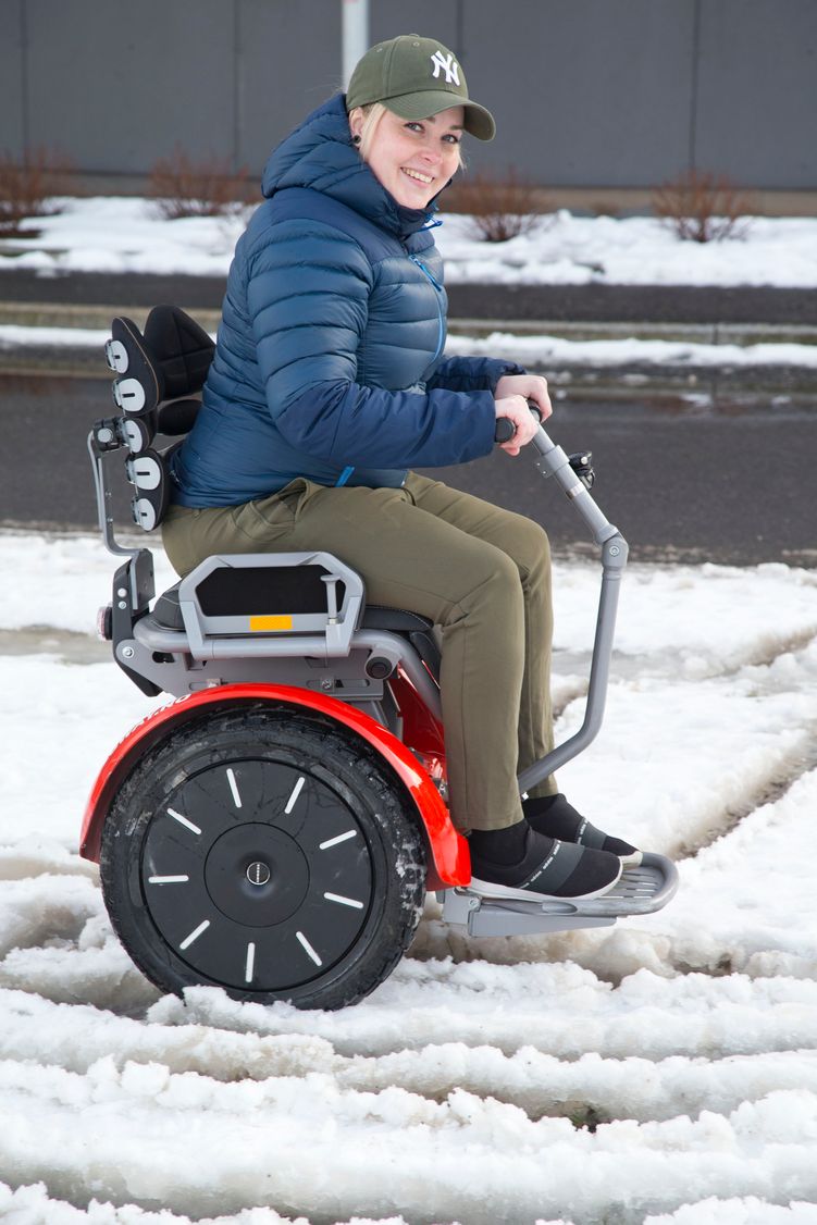 Venter på godkjenning fra Nav: Segway-teknologi gir Cecilie bedre liv ...