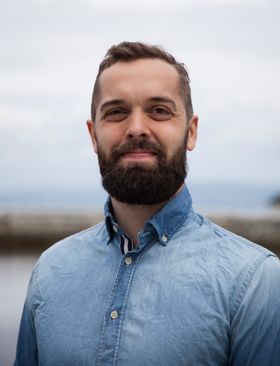 Hevder solceller mellom jernbaneskinnene kan gi like mye energi som fem ...